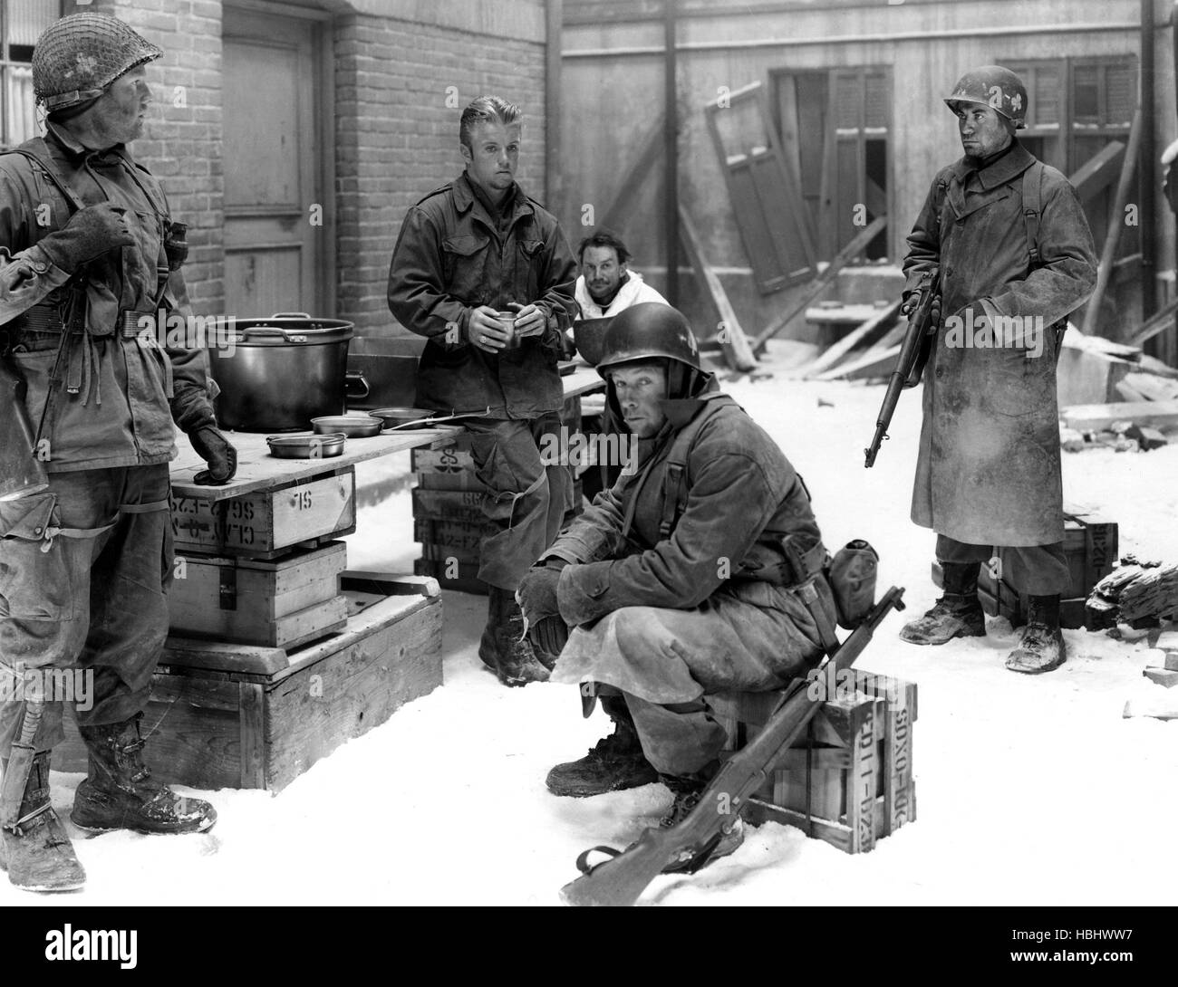 BATTLEGROUND, Van Johnson, Richard Jaeckel, George Murphy, John Hodiak ...