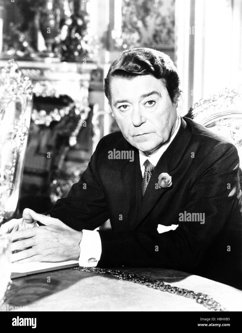 BETTER A WIDOW, (aka MEGLIO VEDOVA), Jean Servais, 1968 Stock Photo - Alamy