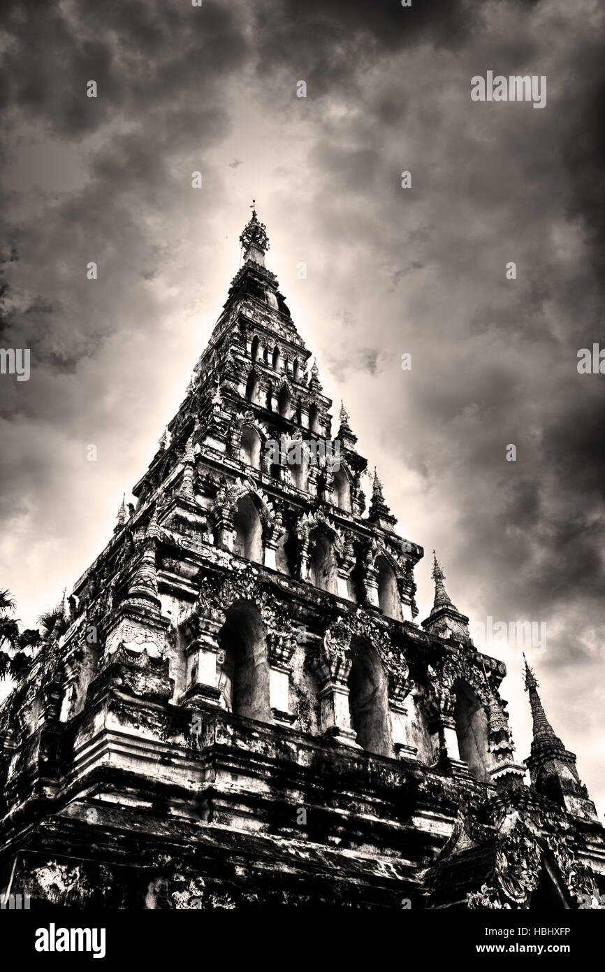 HDR of Wat Chedi Liem in Chiang Mai, Thailand Stock Photo - Alamy