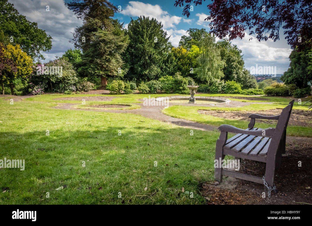Empty bench chair hi-res stock photography and images - Alamy