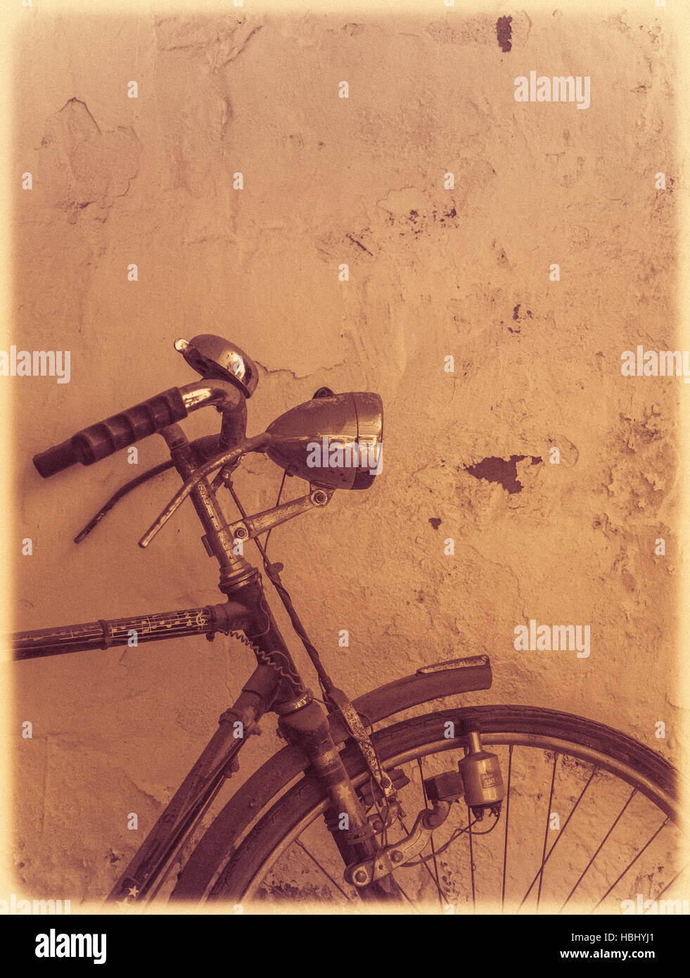 Old rusty vintage bicycle Stock Photo - Alamy
