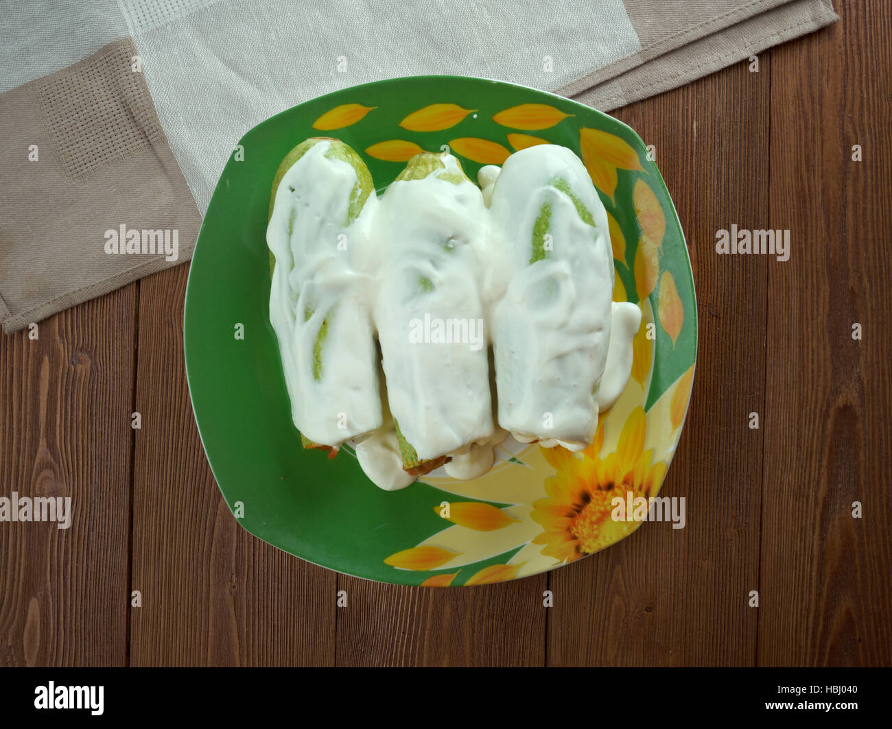 Kousa mahshi hi-res stock photography and images - Alamy