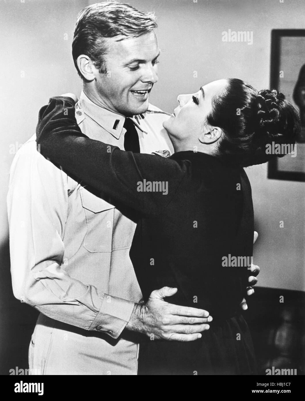 BIRDS DO IT, from left, Tab Hunter, Doris Dowling, 1966 Stock Photo - Alamy