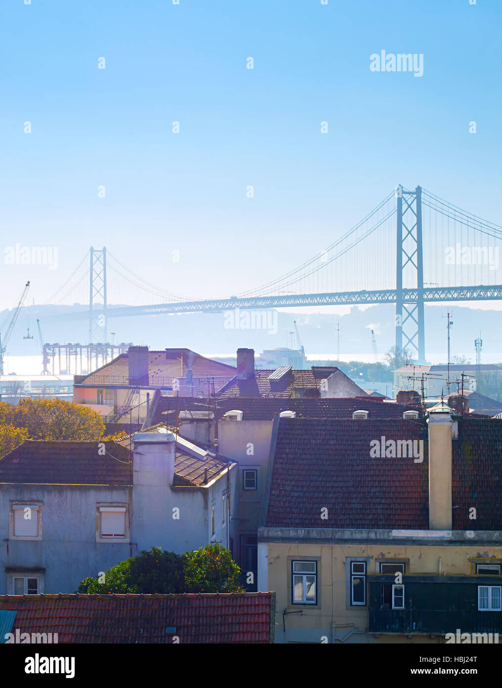 Lisbon buildings hi-res stock photography and images - Alamy