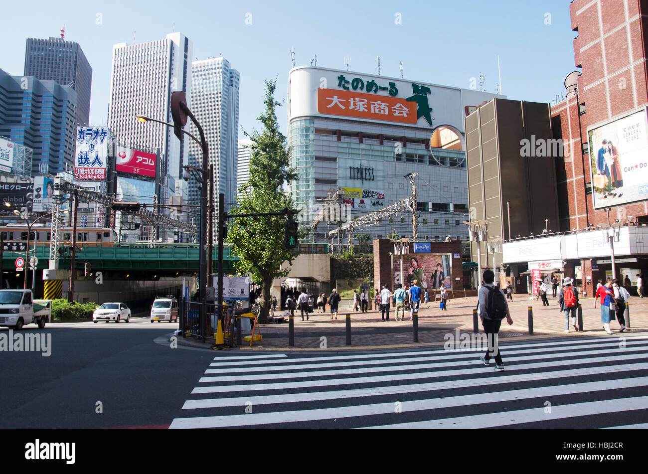 Japanese people and foreigner travelers walking crosswalk traffic road ...