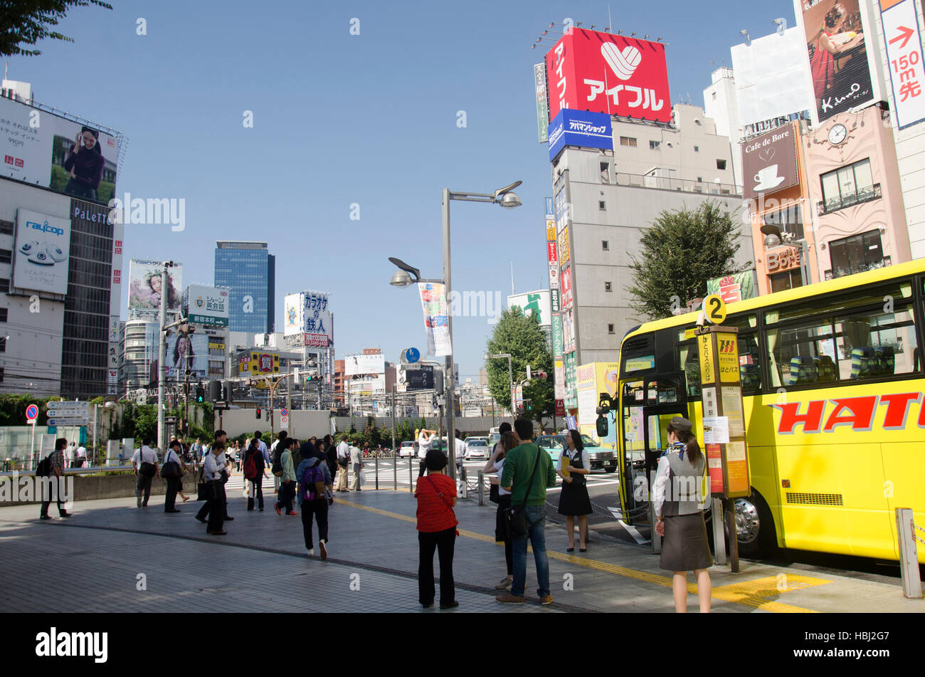 Sky bus Tokyo for tour around Tokyo city stopping waitk travelers ...