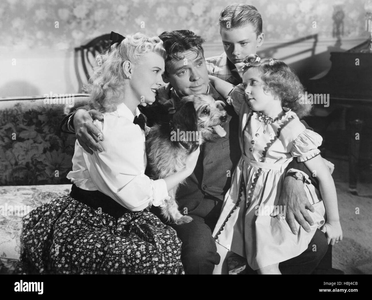 BLONDIE'S REWARD, from left, Penny Singleton, Arthur Lake, Larry Simms ...
