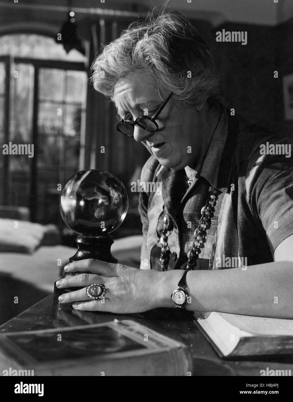BLITHE SPIRIT, Margaret Rutherford, 1945 Stock Photo - Alamy