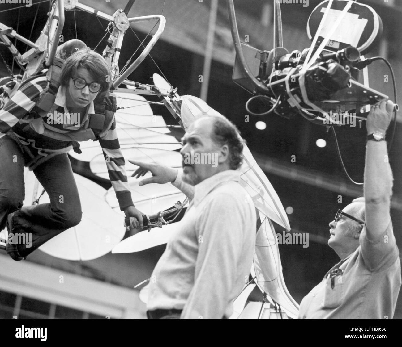 BREWSTER MCCLOUD, Bud Cort, Director Robert Altman (center), on set ...