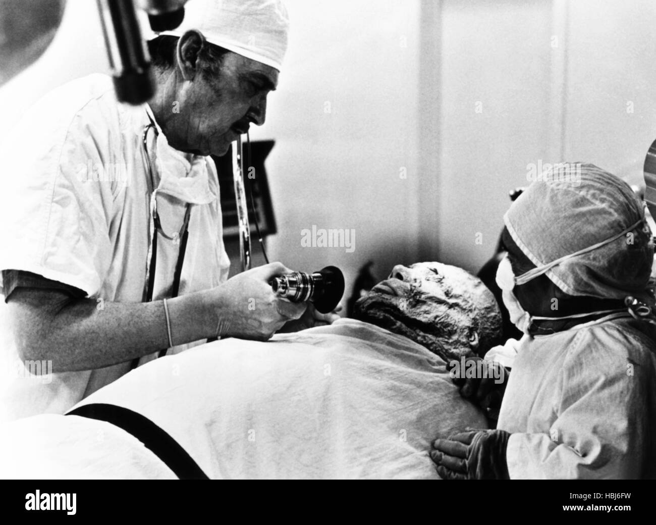 BRAIN OF BLOOD, from left, Kent Taylor, John Bloom, (on table), Angelo ...