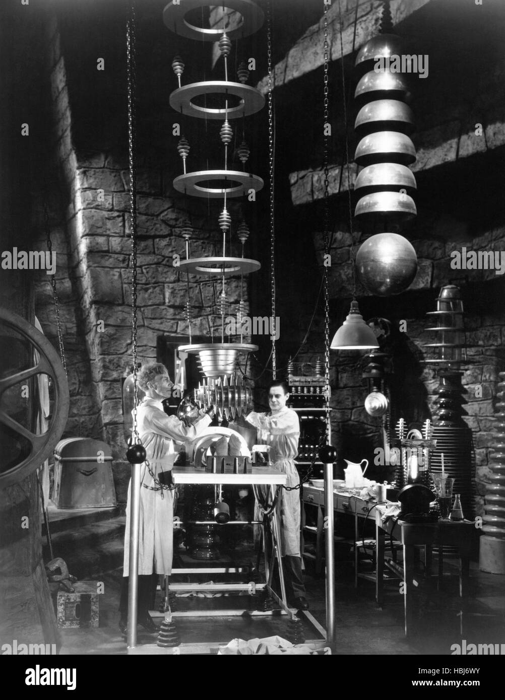 THE BRIDE OF FRANKENSTEIN, from left: Ernest Thesiger, Colin Clive ...