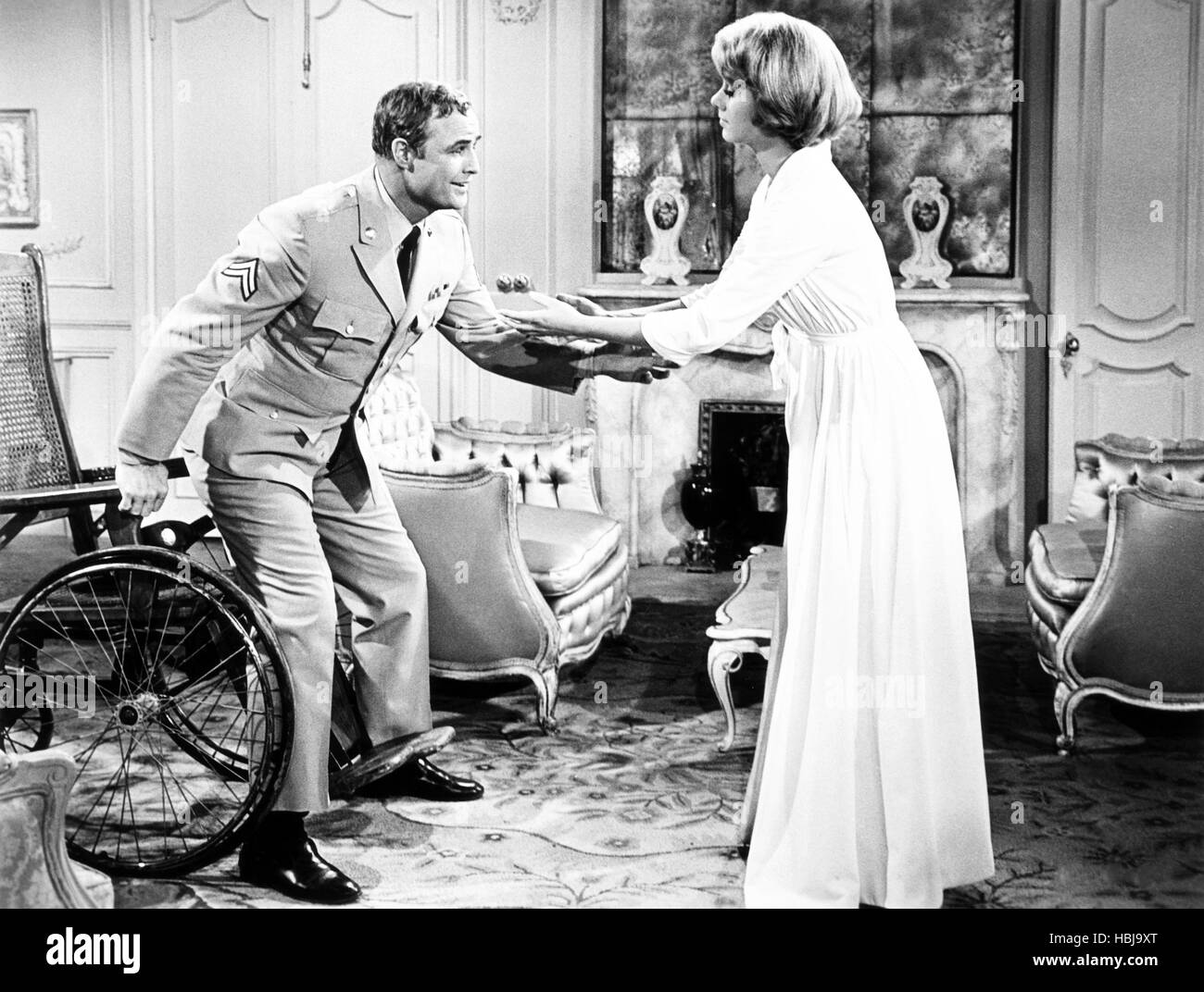 BEDTIME STORY, from left, Marlon Brando, Shirley Jones, 1964 Stock ...