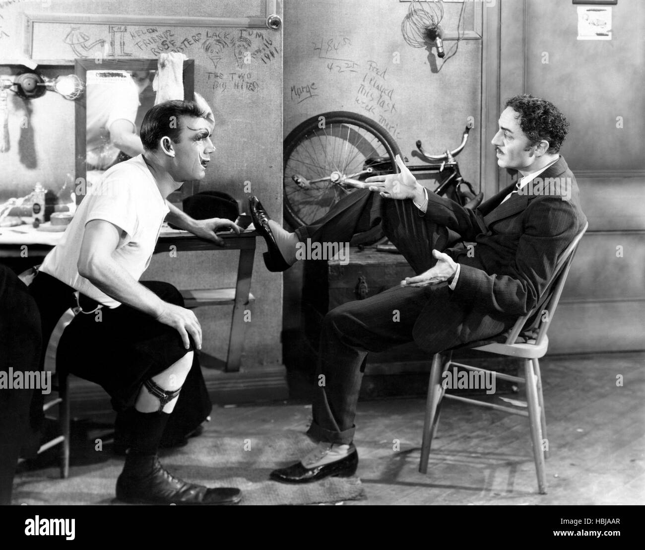 BEHIND THE MAKE-UP, Hal Skelly, William Powell, 1930 Stock Photo - Alamy
