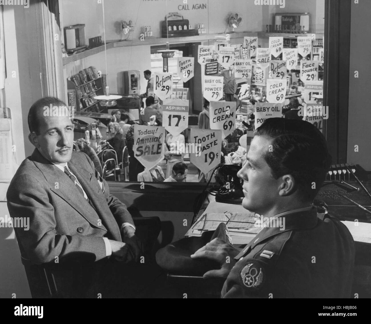 THE BEST YEARS OF OUR LIVES, from left: Howland Chamberlain, Dana ...