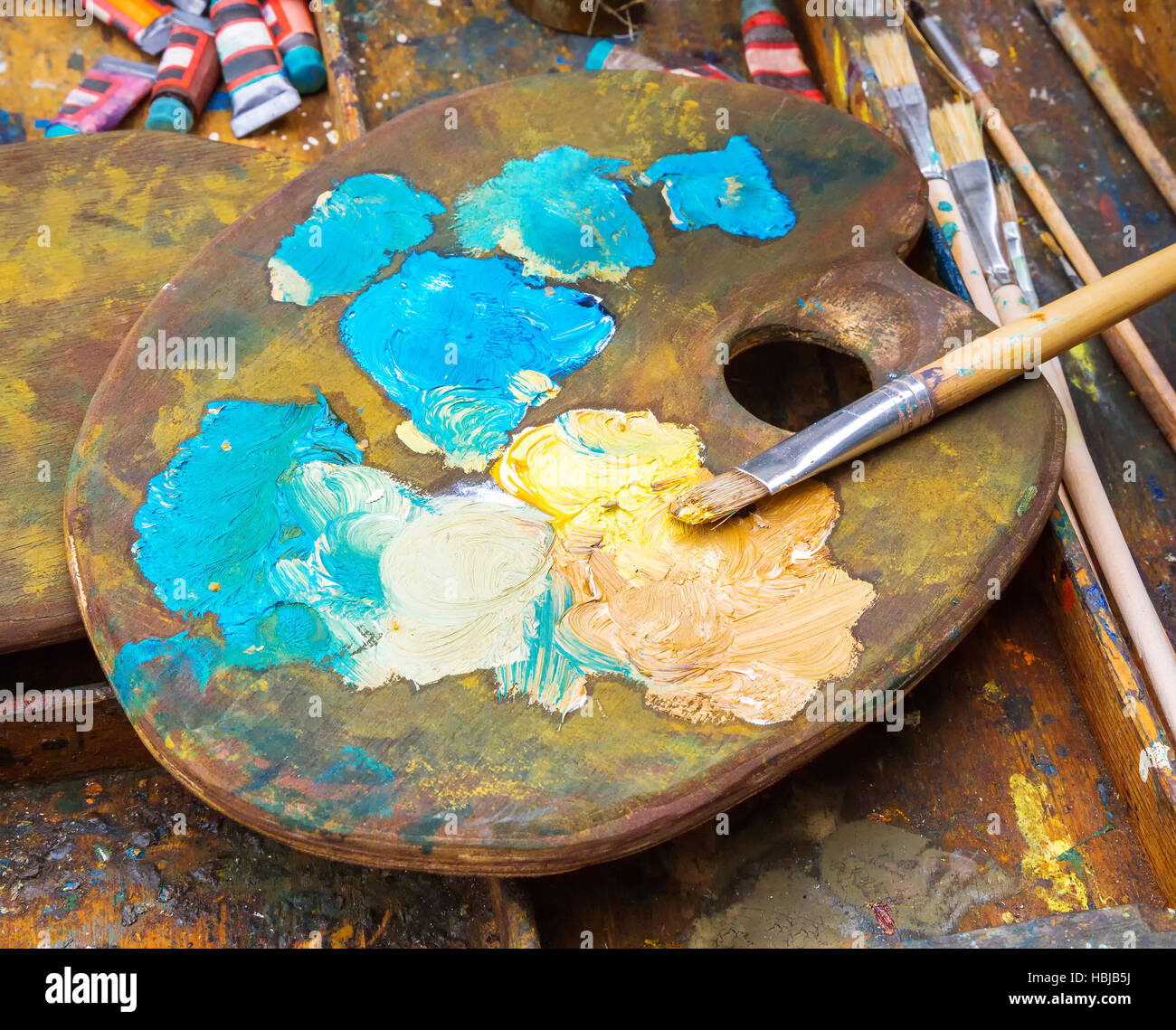 old palette artist's Stock Photo - Alamy