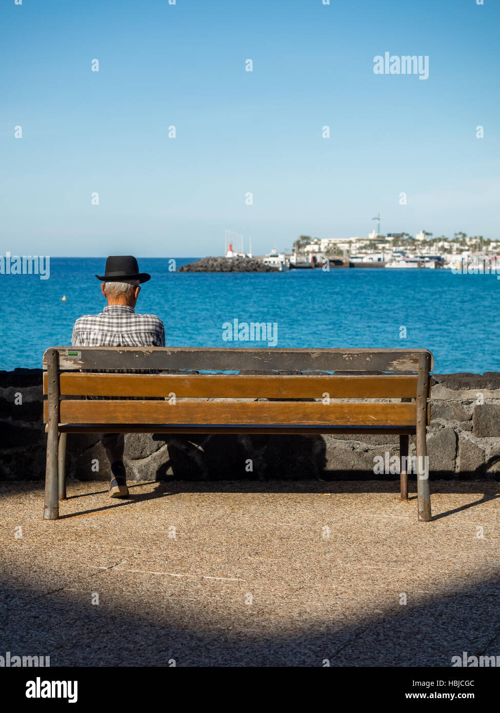 Old man sitting on a wooden bench Stock Photo - Alamy
