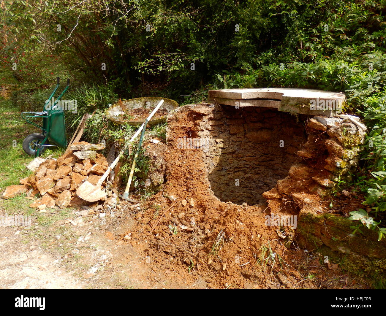 Old well hi-res stock photography and images - Alamy