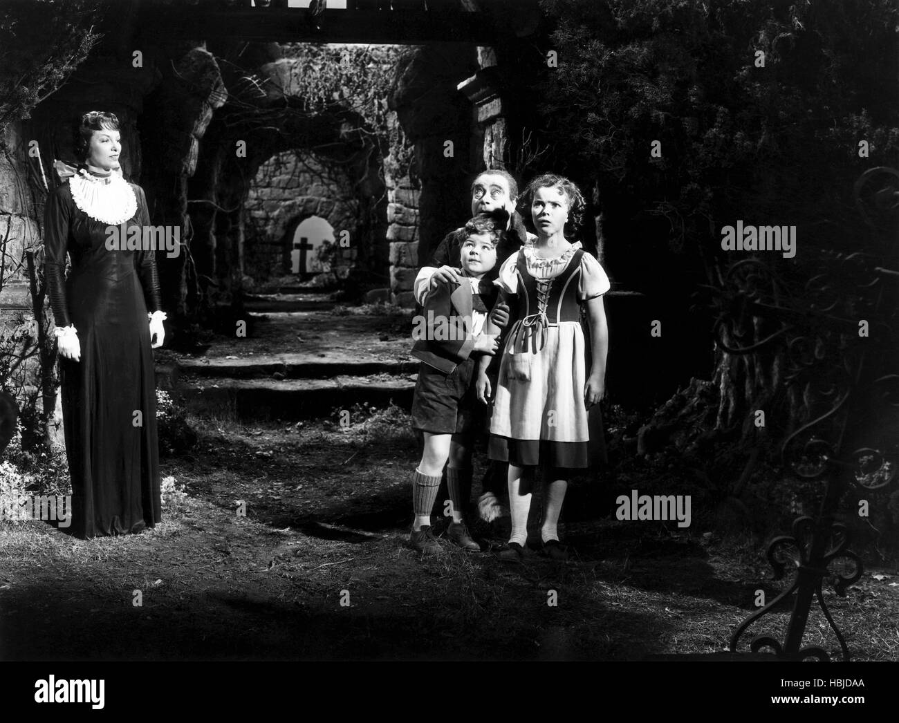 THE BLUE BIRD, Gale Sondergaard, Johnny Russell, Eddie Collins (back ...