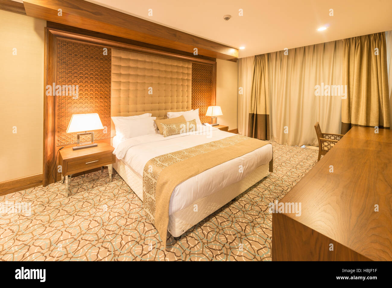 Modern hotel room with big bed Stock Photo - Alamy
