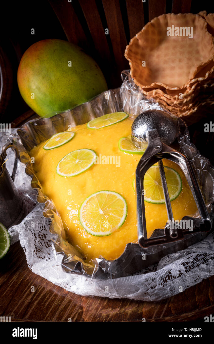 Mango eis hi-res stock photography and images - Alamy