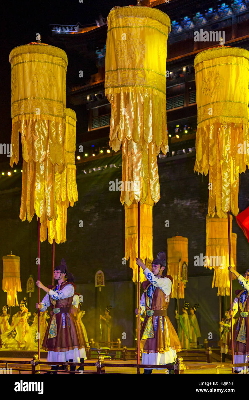 Performers at Chinese cultural show, Xian, China Stock Photo - Alamy