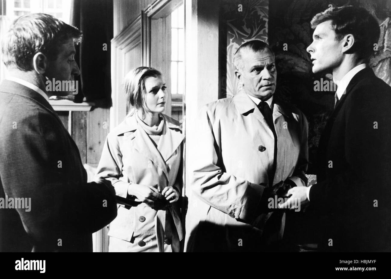 BUNNY LAKE IS MISSING, from left: Clive Revill, Carol Lynley, Laurence ...