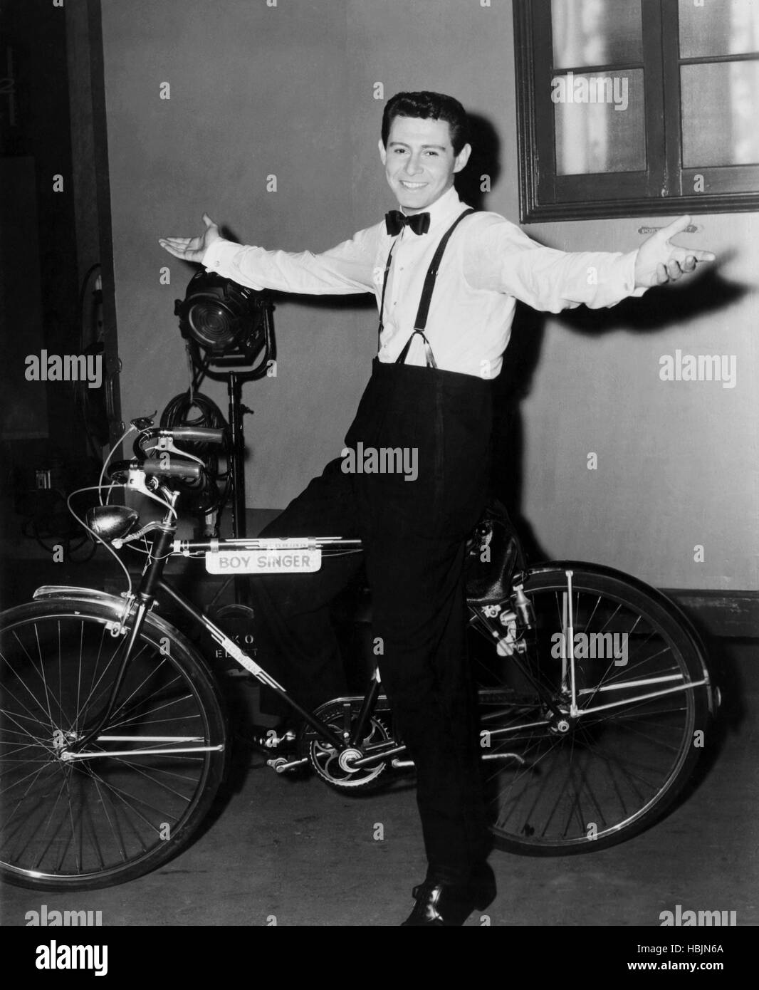 BUNDLE OF JOY, Eddie Fisher on set, 1956 Stock Photo - Alamy