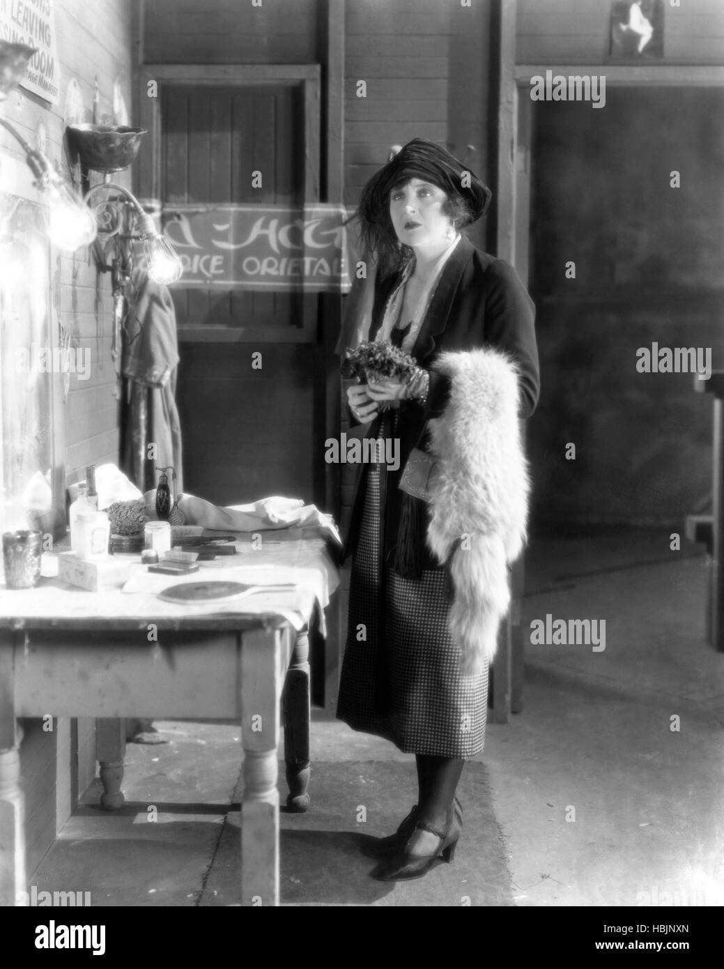 THE BLACKBIRD, Renee Adoree, 1926 Stock Photo - Alamy