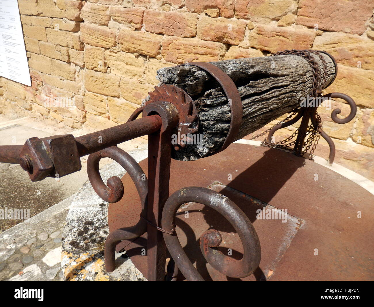 Medieval well hi-res stock photography and images - Alamy
