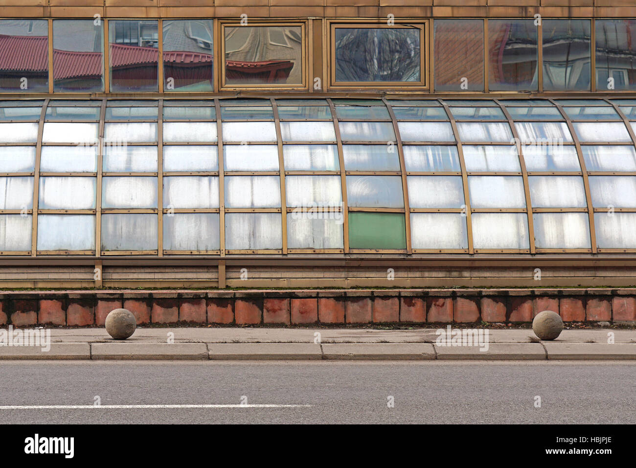 Curved windows hi-res stock photography and images - Alamy