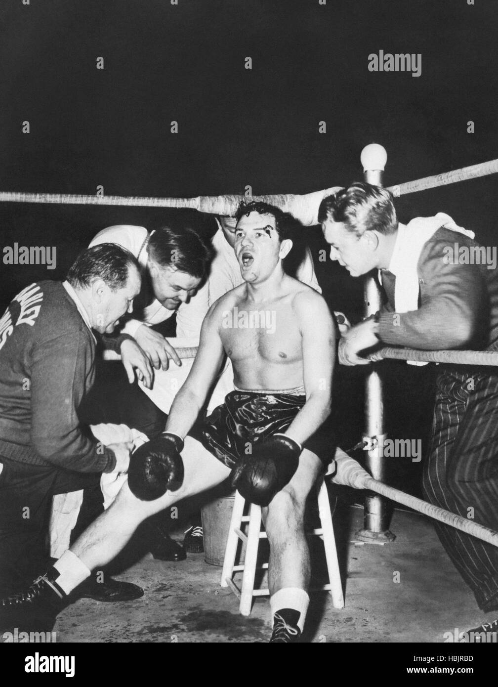 BODY AND SOUL, Joe Devlin (left), John Garfield (seated), 1947 Stock ...