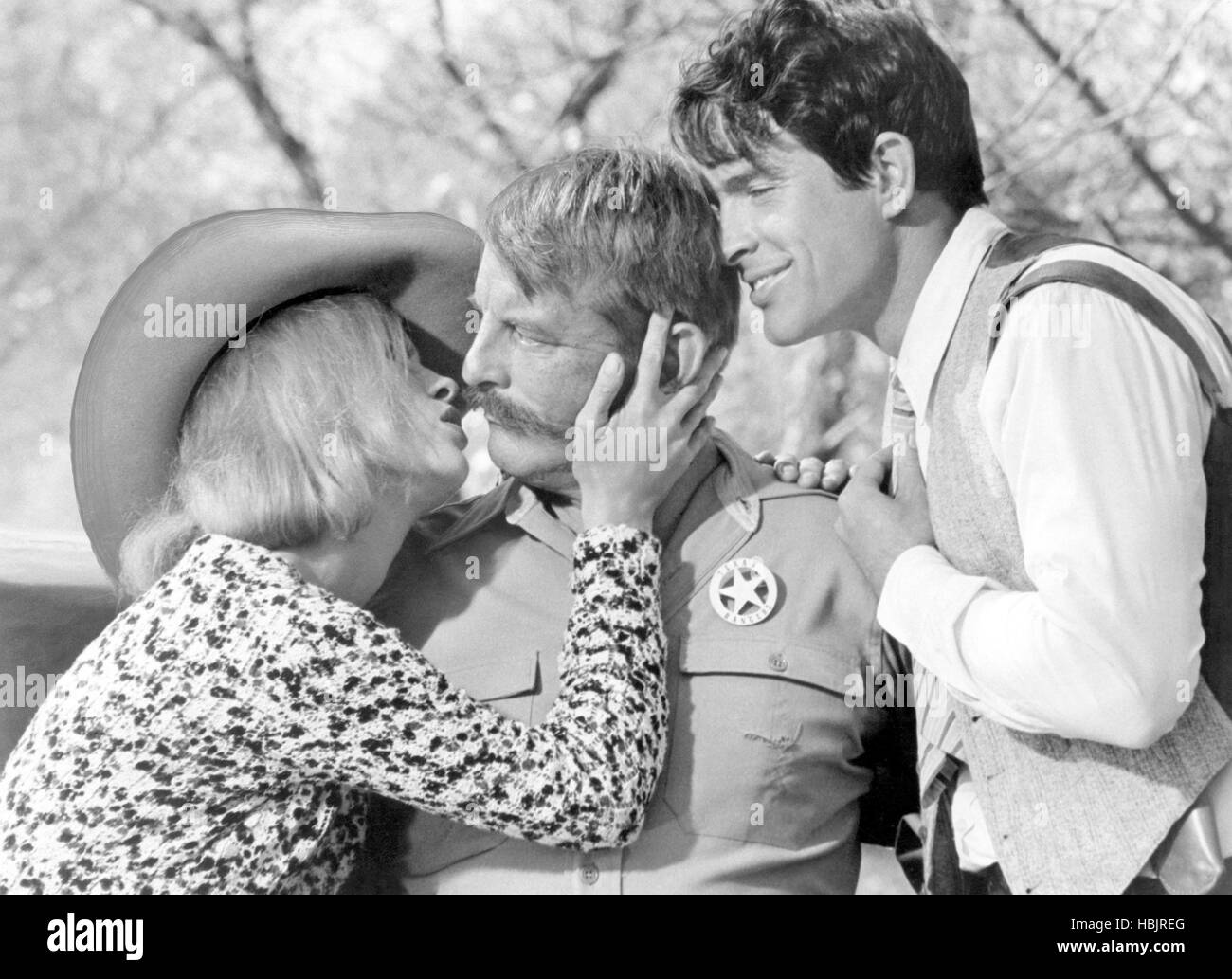 BONNIE AND CLYDE, Faye Dunaway, Denver Pyle, Warren Beatty, 1967 Stock ...