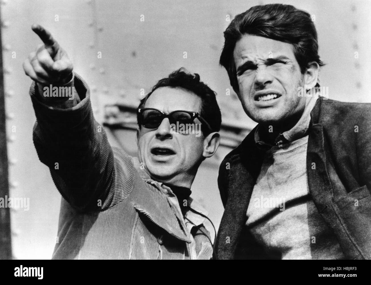 BONNIE AND CLYDE, director Arthur Penn, Warren Beatty on set, 1967 ...