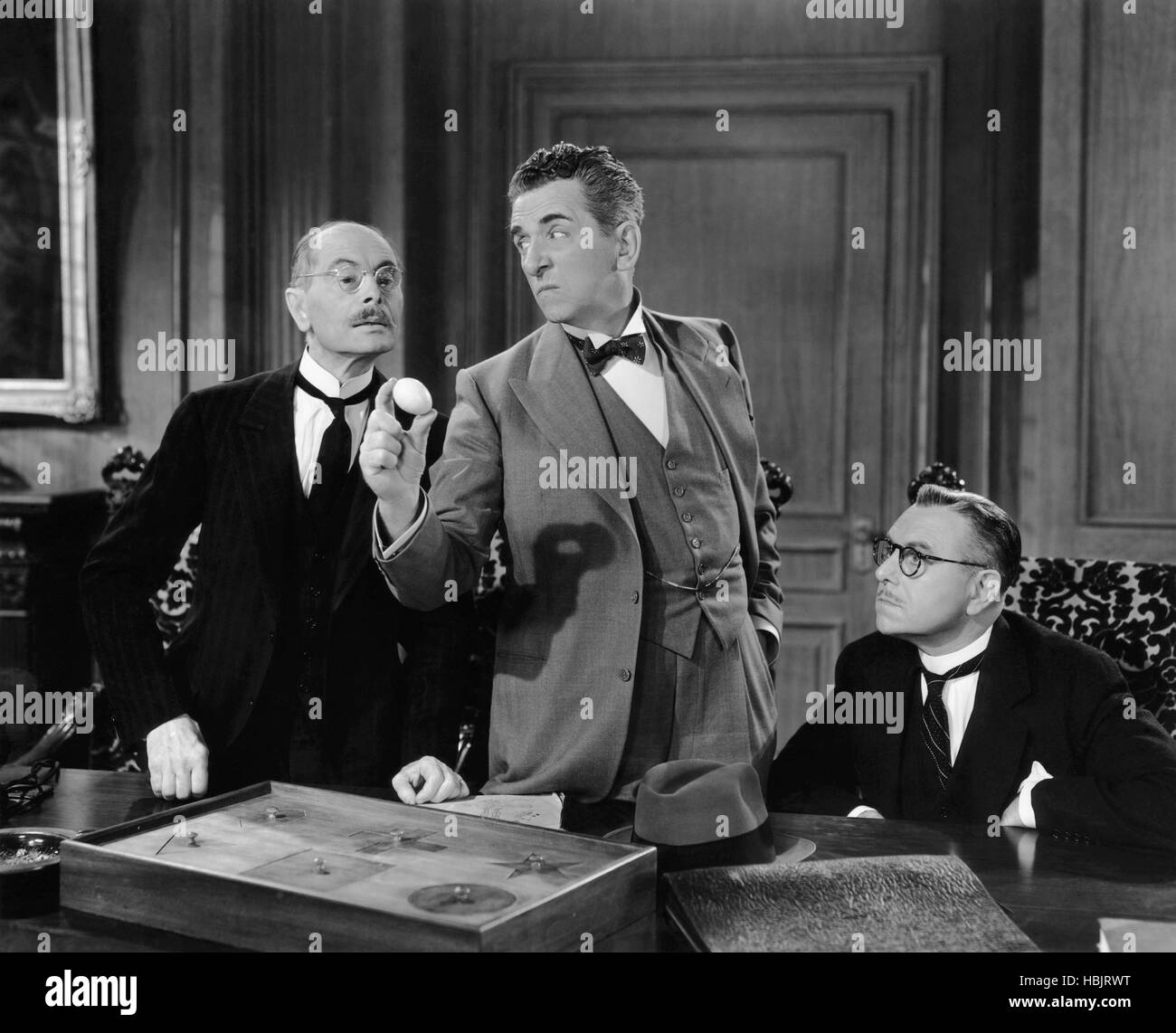 THE BODY DISAPPEARS, Charles Halton, Edward Everett Horton, Romaine ...