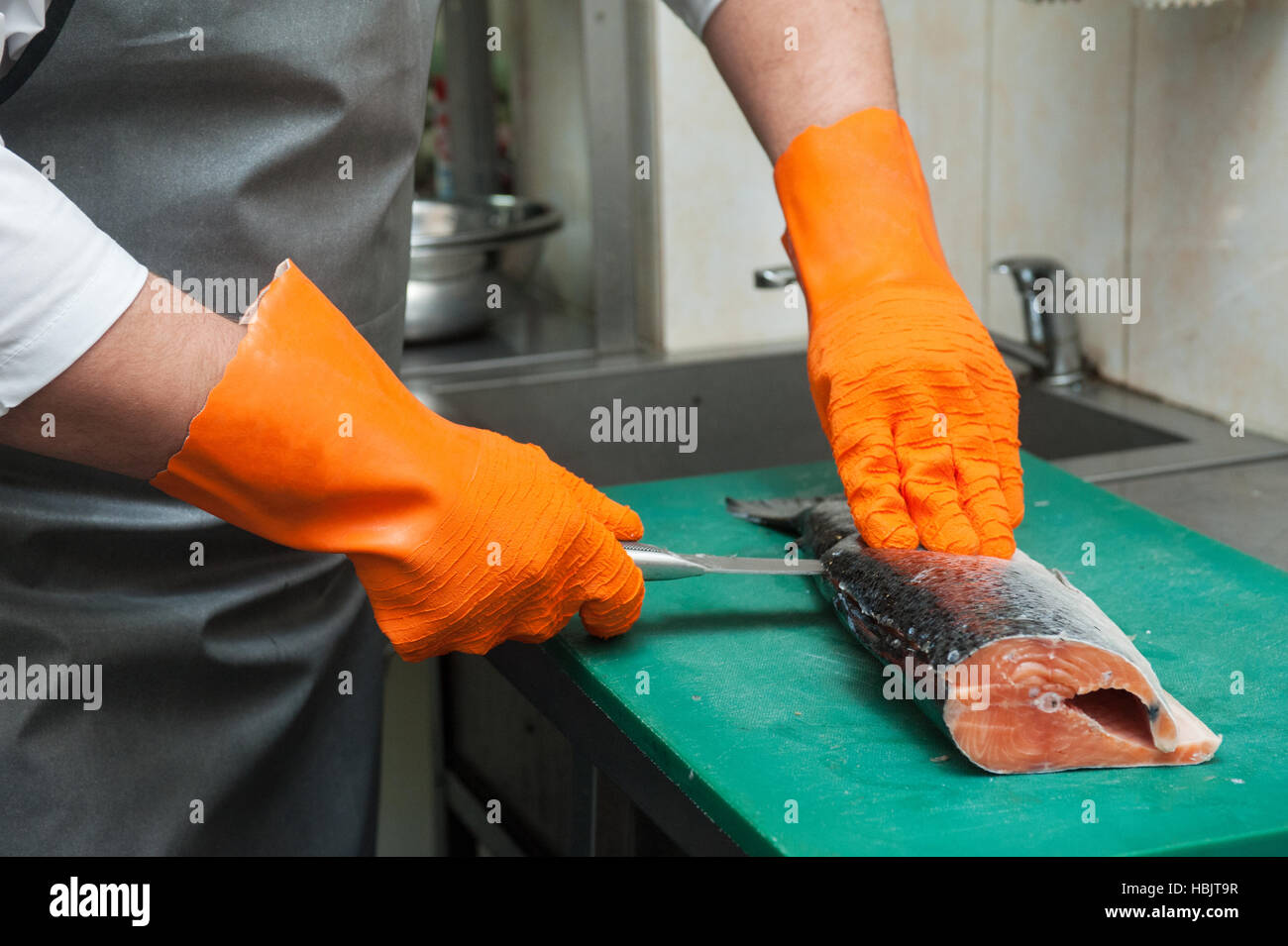 cutting salmon fish Stock Photo - Alamy