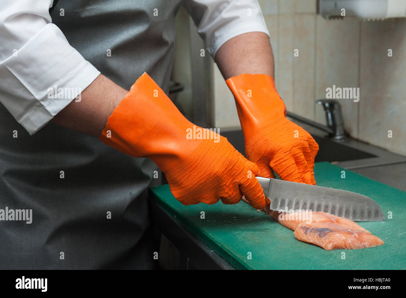 cutting salmon fish Stock Photo - Alamy