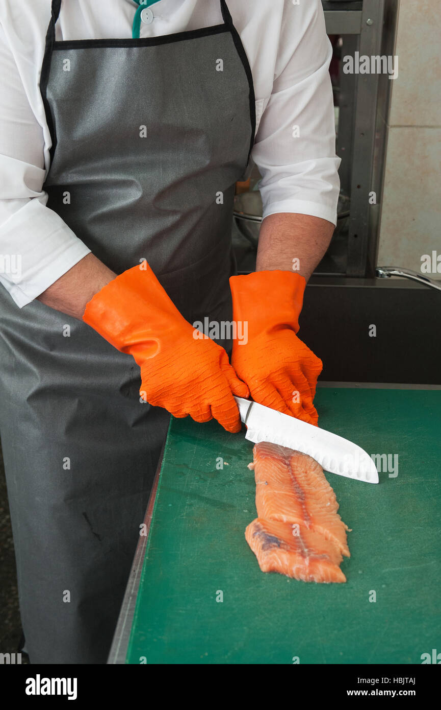 cutting salmon fish Stock Photo - Alamy