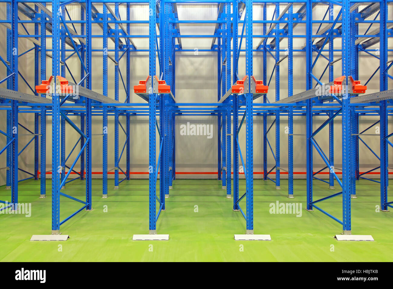Empty pallet hi-res stock photography and images - Alamy