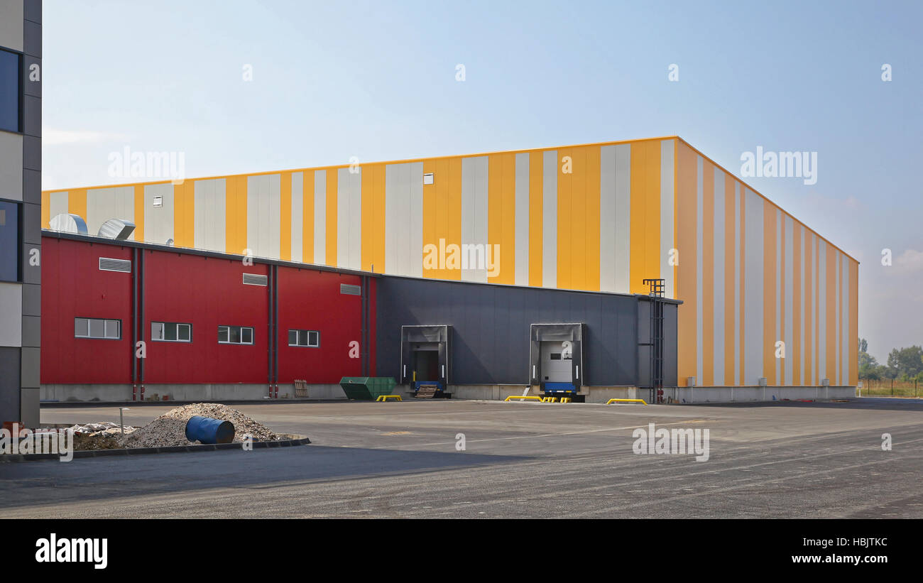 New distribution centre warehouse hi-res stock photography and images ...