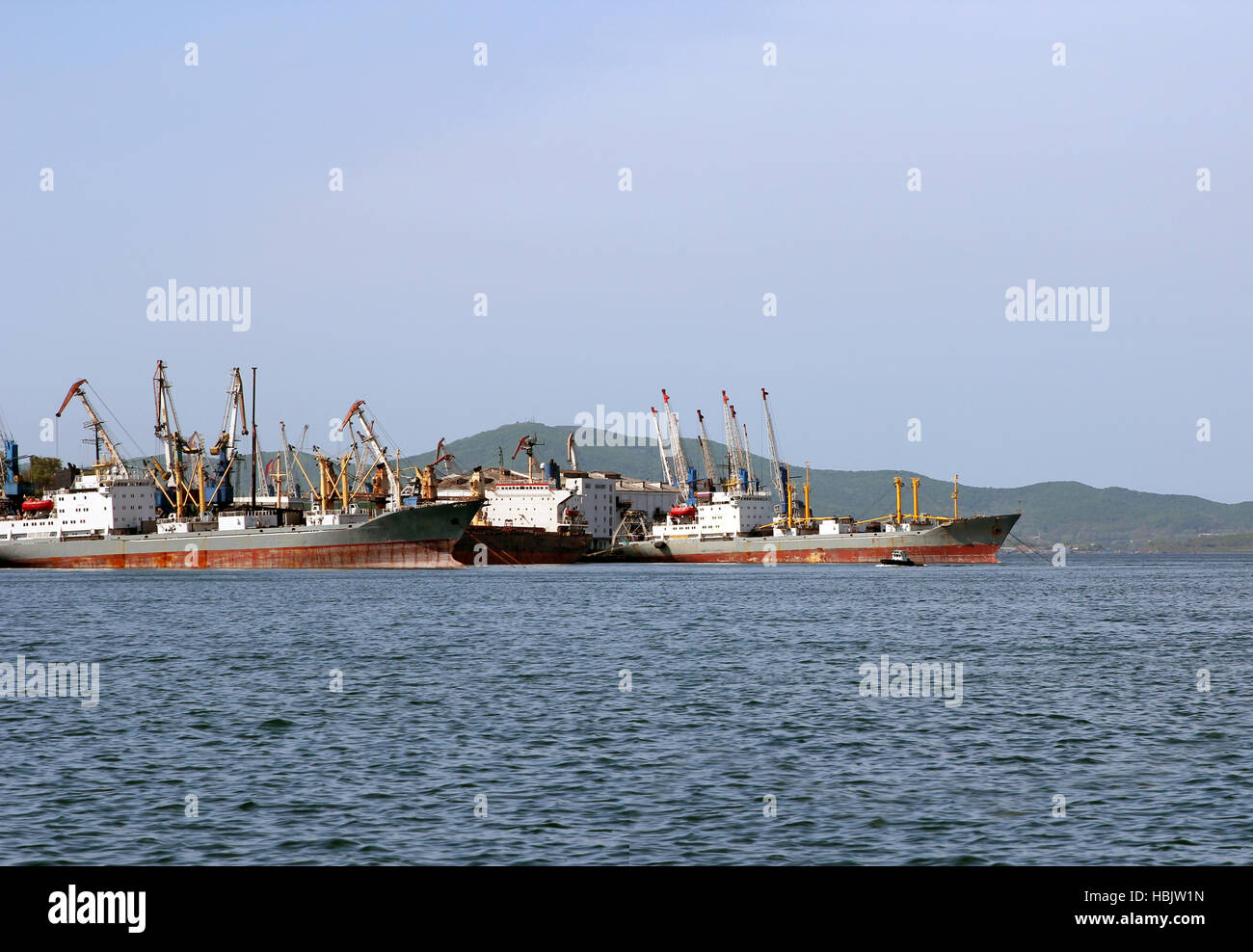 Cargo container ships in port hi-res stock photography and images - Alamy
