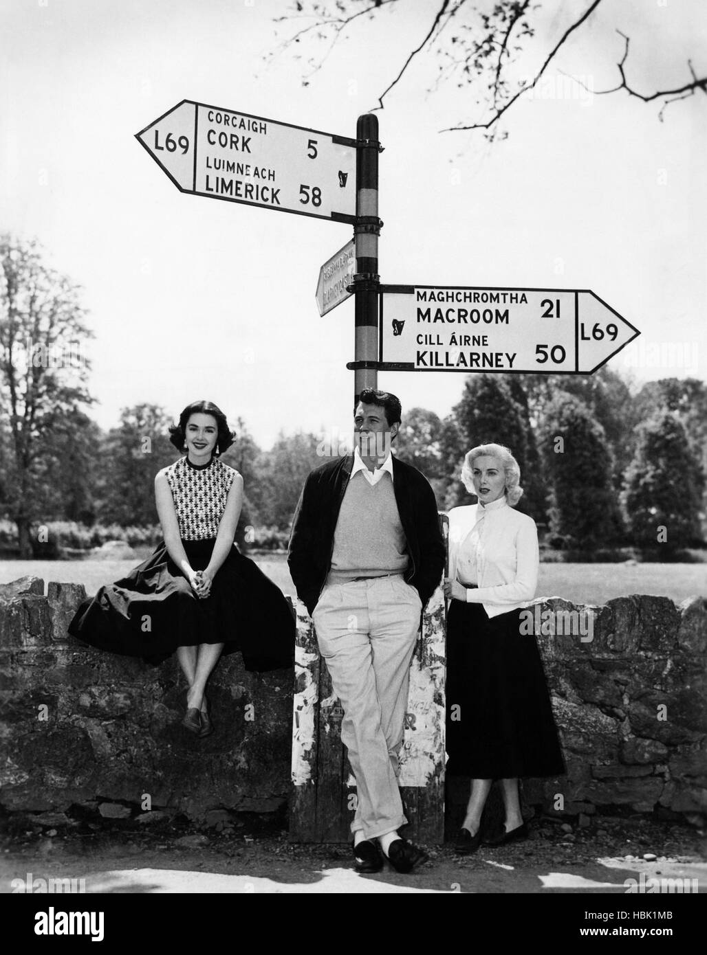 CAPTAIN LIGHTFOOT, Barbara Rush, Rock Hudson, script girl Betty Abbott ...