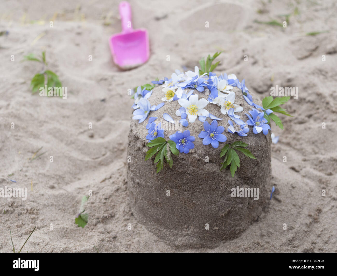 Sand cake hi-res stock photography and images - Alamy