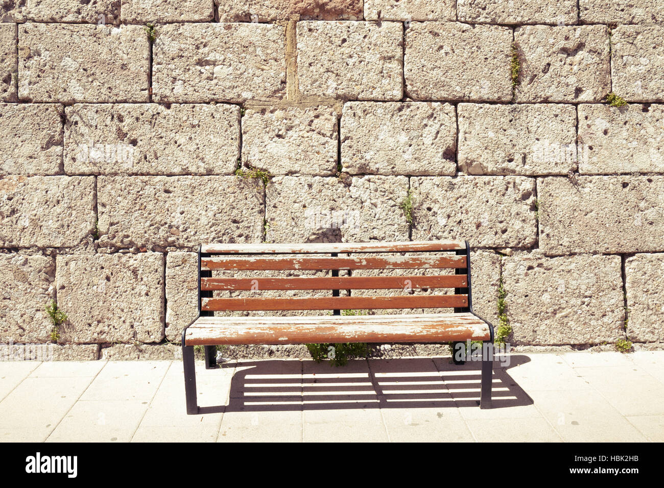 Red old bench hi-res stock photography and images - Alamy