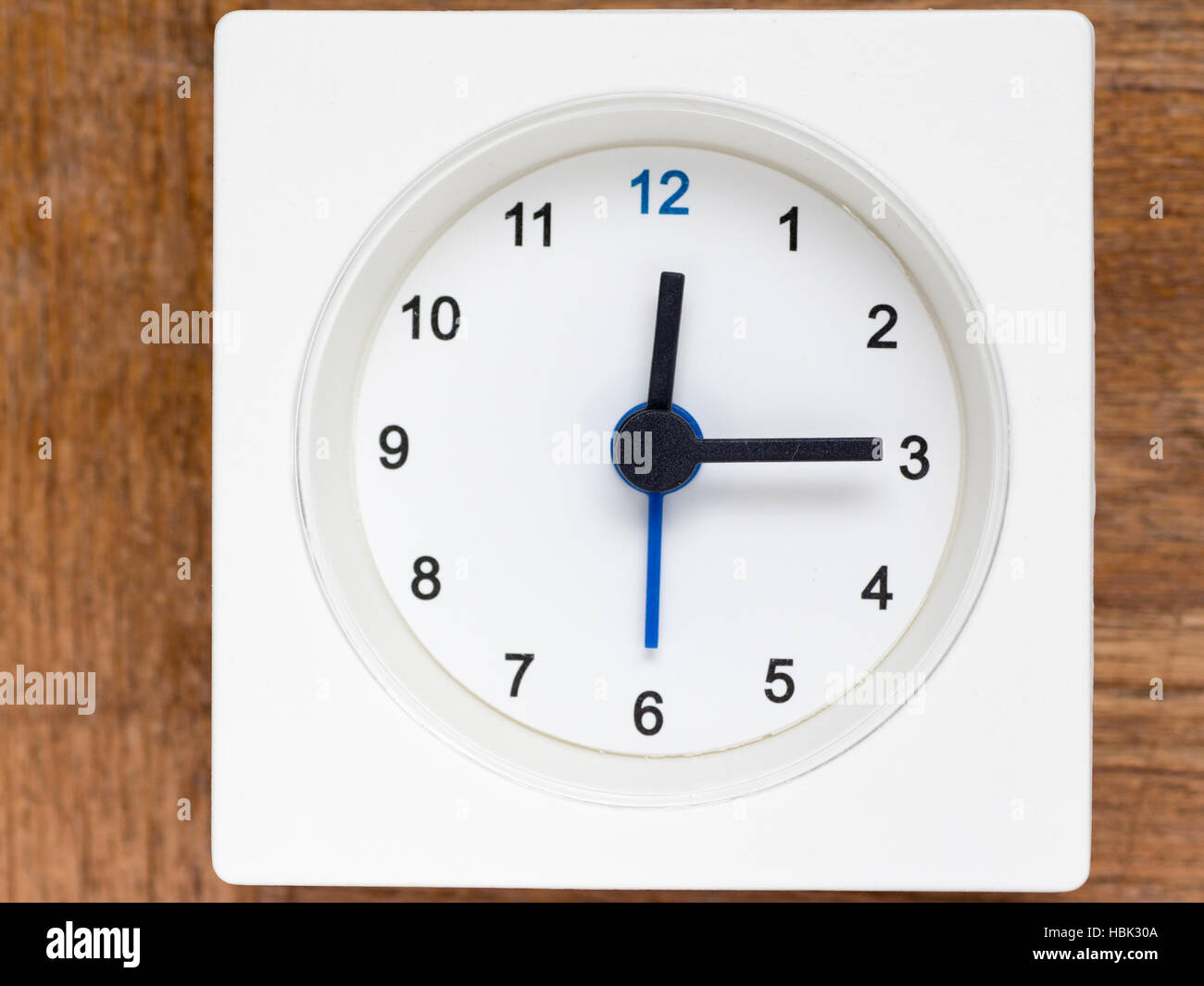 The series of the sequence of time on the simple white analog clock , 2 ...