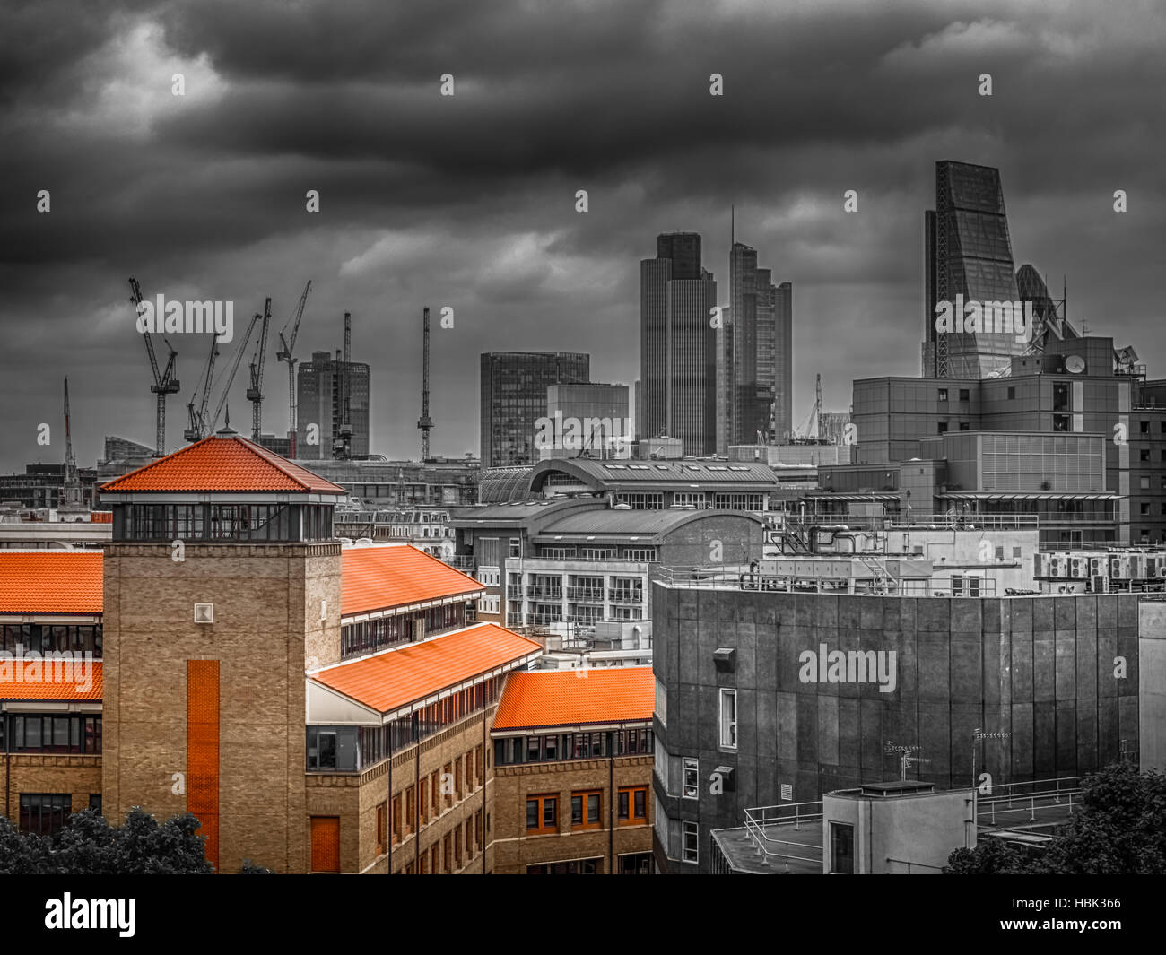 Clouds over the city of london hi-res stock photography and images - Alamy