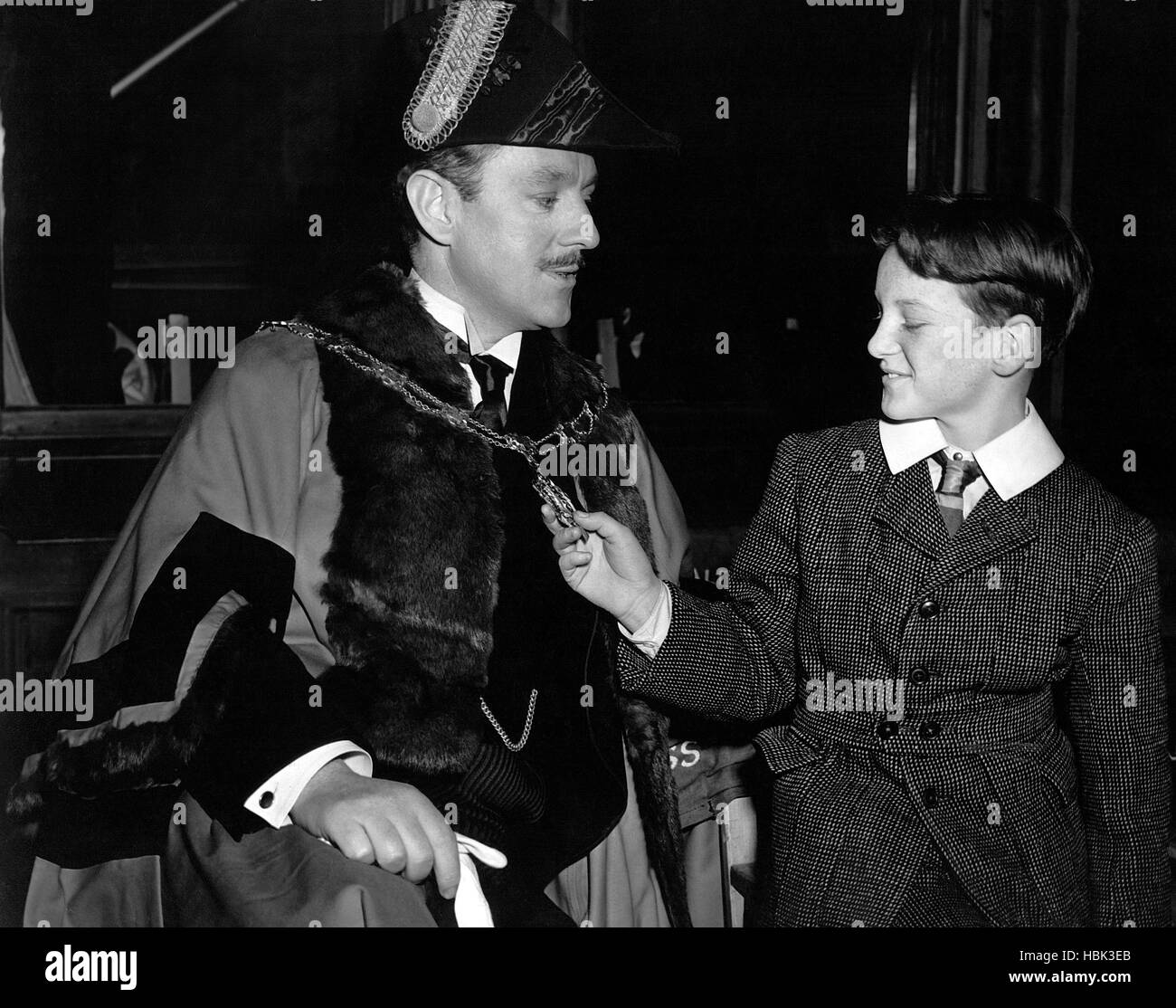 THE CARD, (aka THE PROMOTER), Alec Guinness with his son, Matthew, on ...