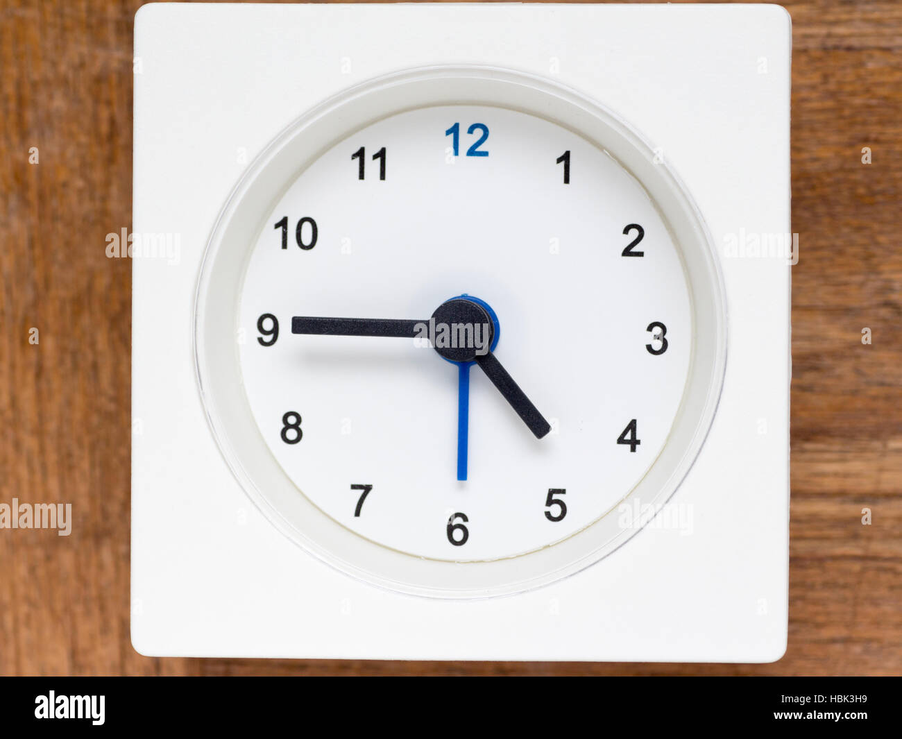 The series of the sequence of time on the simple white analog clock ...