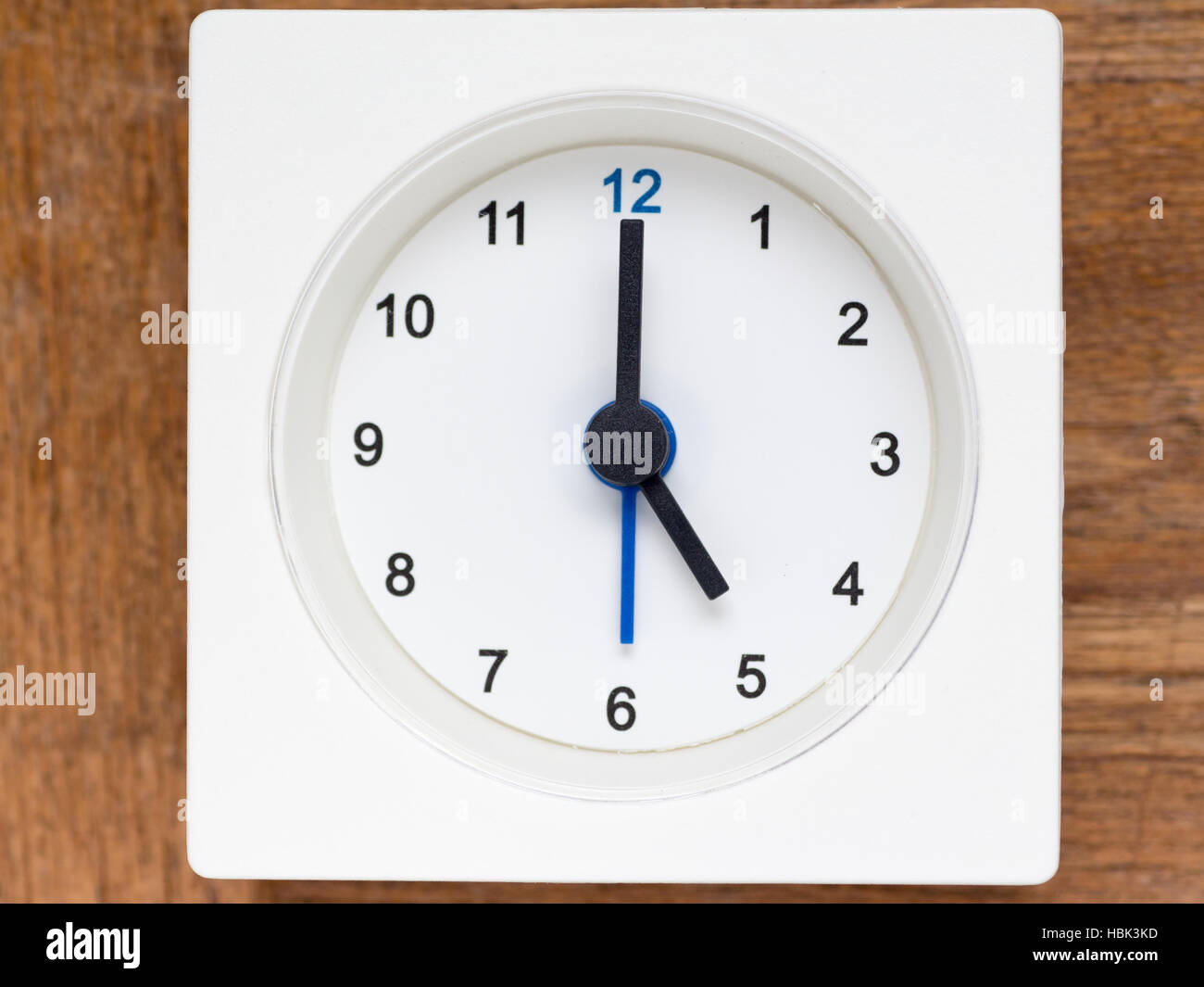 The series of the sequence of time on the simple white analog clock ...