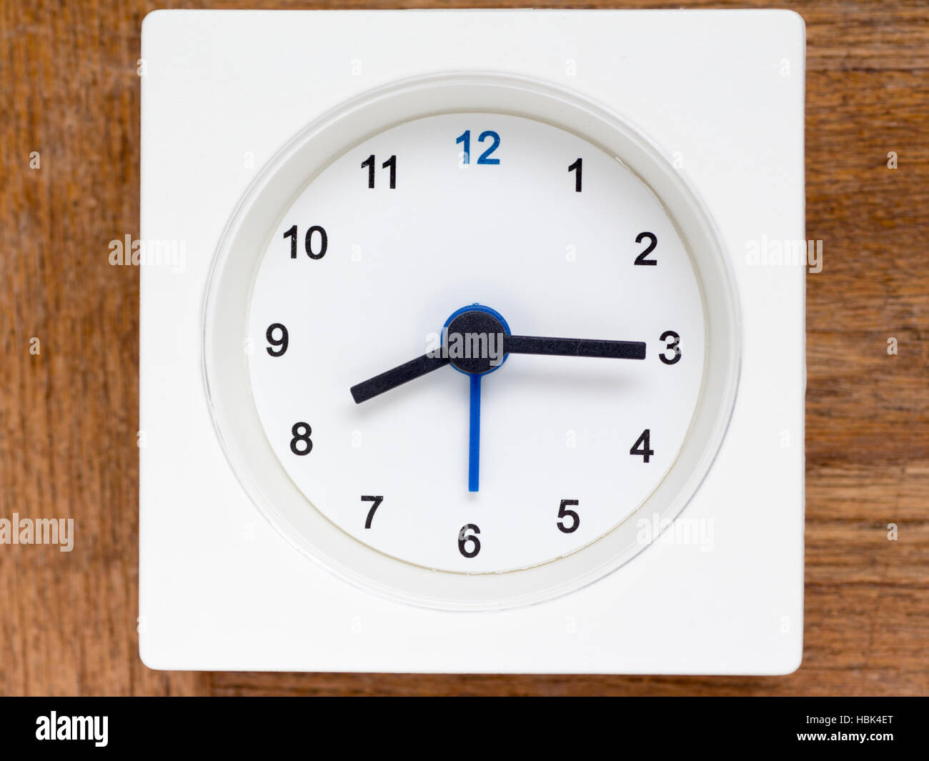 The series of the sequence of time on the simple white analog clock ...
