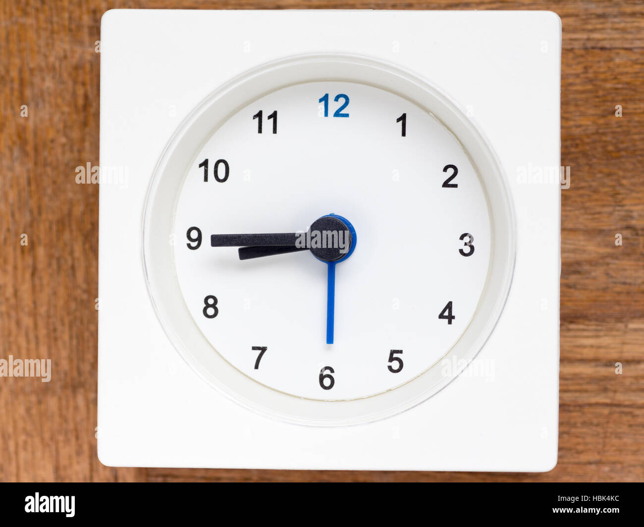 The series of the sequence of time on the simple white analog clock ...